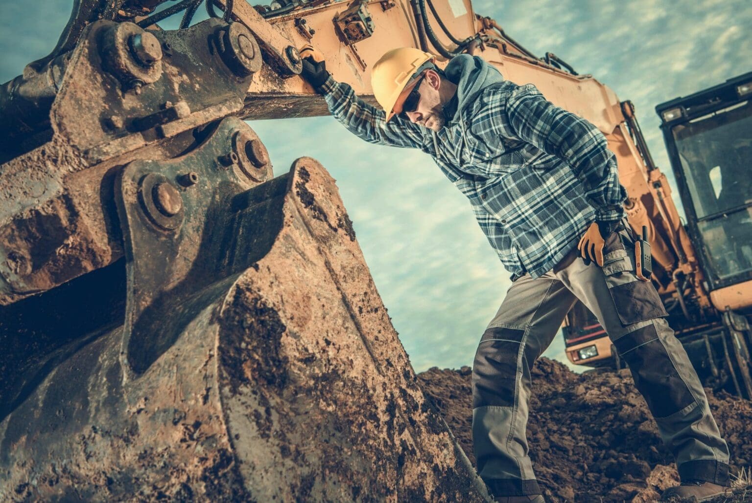 How To Become a Heavy Equipment Operator - [2022 Guide]